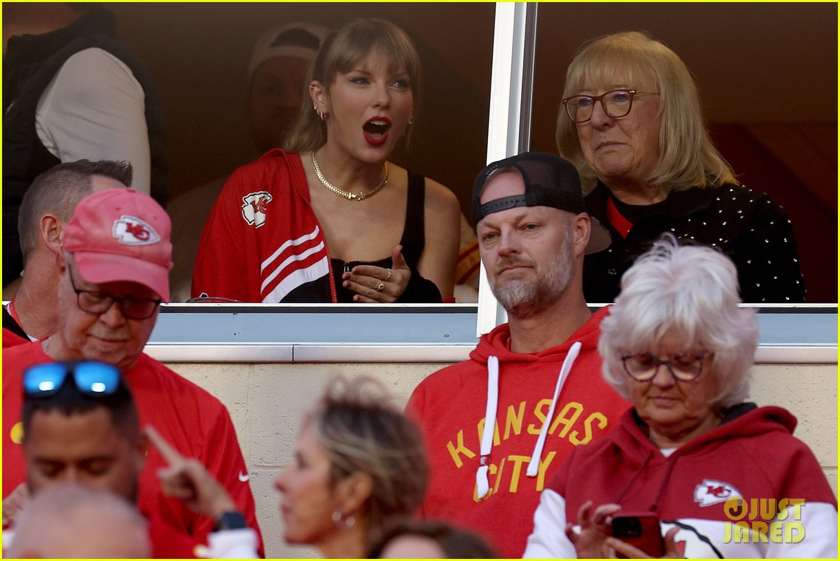 Taylor Swift Arrives for Third Chiefs Game to Support Travis Kelce (Video): Photo 4976873 ...