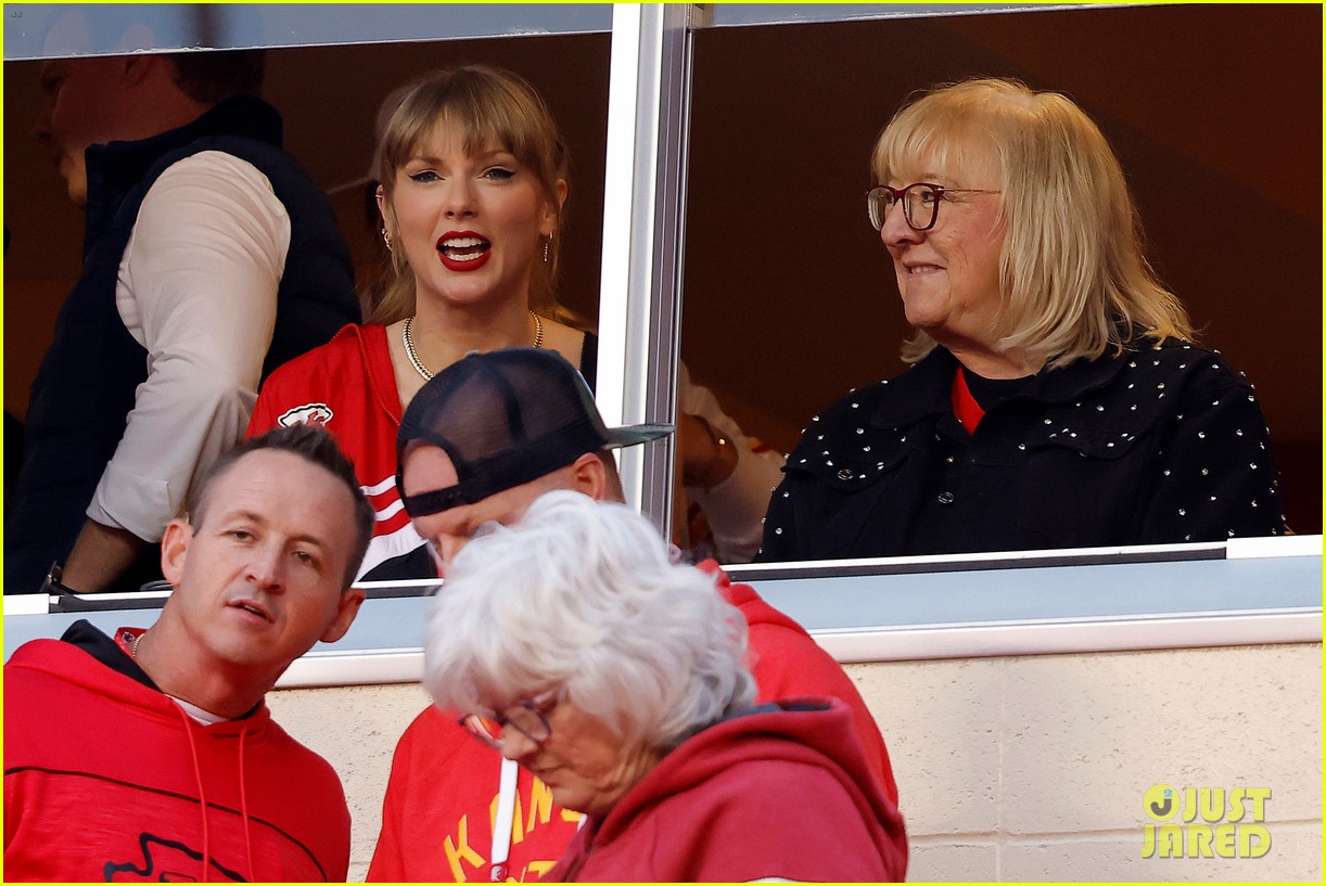 Taylor Swift Arrives for Third Chiefs Game to Support Travis Kelce (Video): Photo 4976875 ...