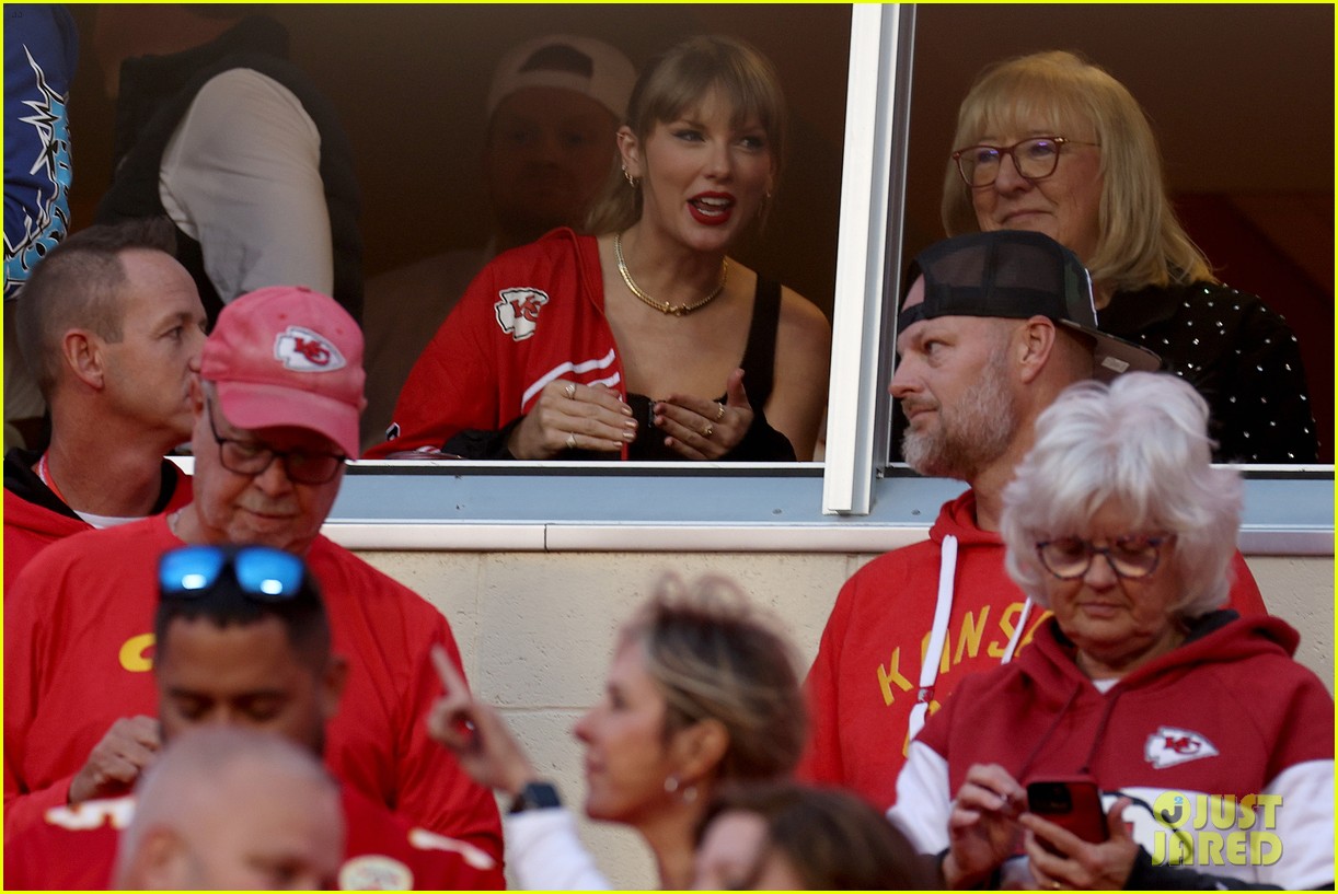 Taylor Swift Arrives for Third Chiefs Game to Support Travis Kelce (Video): Photo 4976876 ...