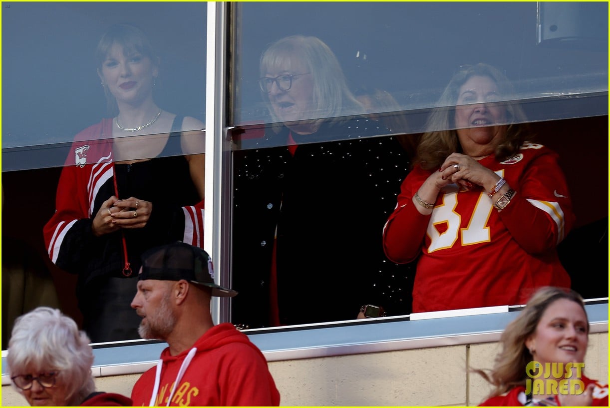 Taylor Swift Arrives for Third Chiefs Game to Support Travis Kelce (Video): Photo 4976882 ...