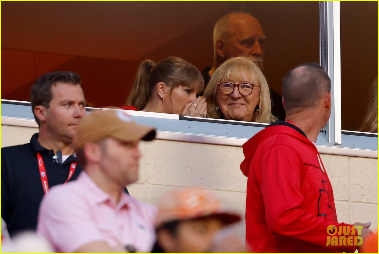 Taylor Swift Arrives for Third Chiefs Game to Support Travis Kelce (Video): Photo 4976884 ...