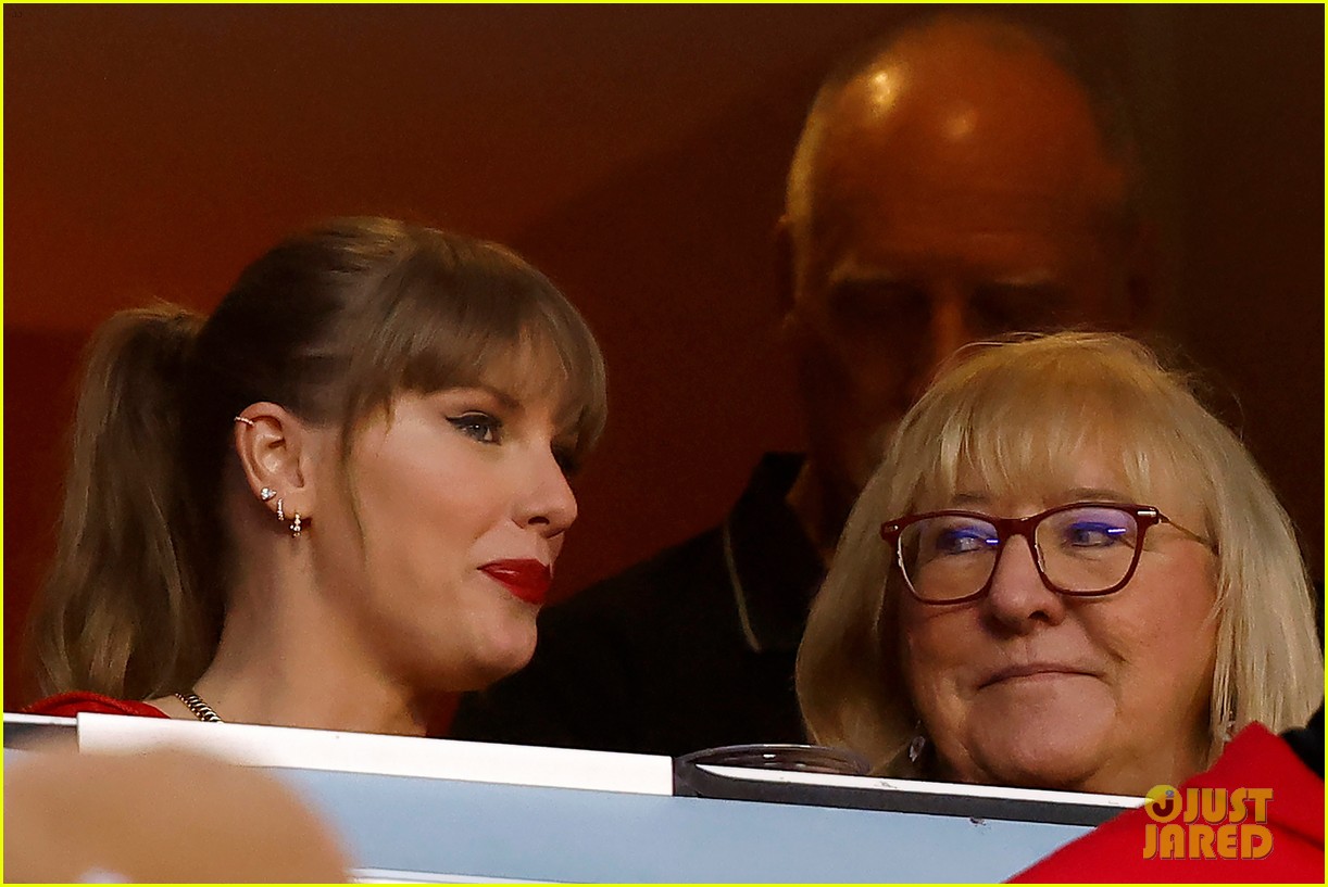 Taylor Swift Arrives for Third Chiefs Game to Support Travis Kelce (Video): Photo 4976892 ...