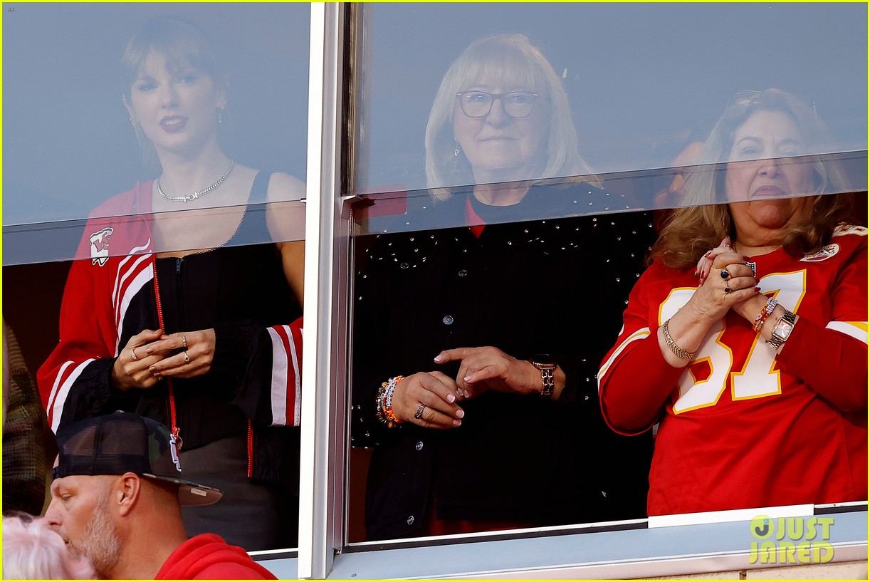 Taylor Swift Arrives for Third Chiefs Game to Support Travis Kelce (Video): Photo 4976893 ...