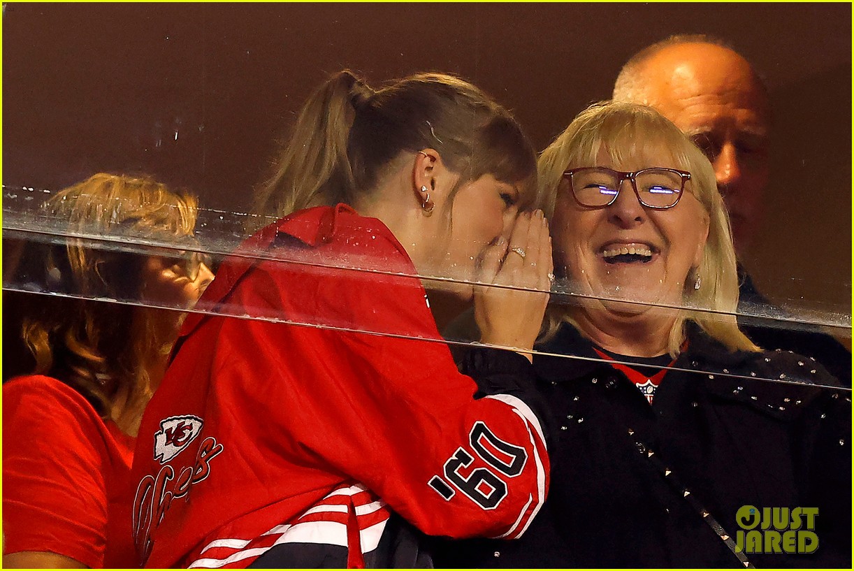 Taylor Swift Arrives for Third Chiefs Game to Support Travis Kelce (Video): Photo 4976895 ...