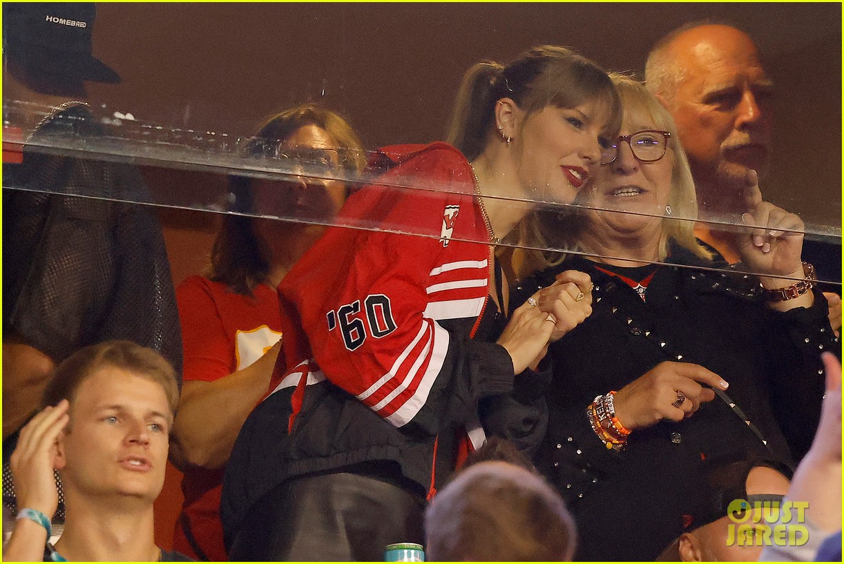 Taylor Swift Arrives for Third Chiefs Game to Support Travis Kelce (Video): Photo 4976896 ...