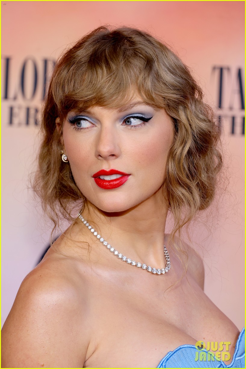 Taylor Swift Makes Glamorous Arrival at 'The Eras Tour Concert Film' Premiere in Los Angeles ...