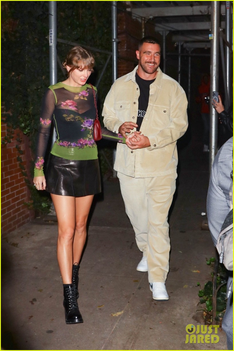 Taylor Swift & Travis Kelce Hold Hands On Second Night Out in NYC ...