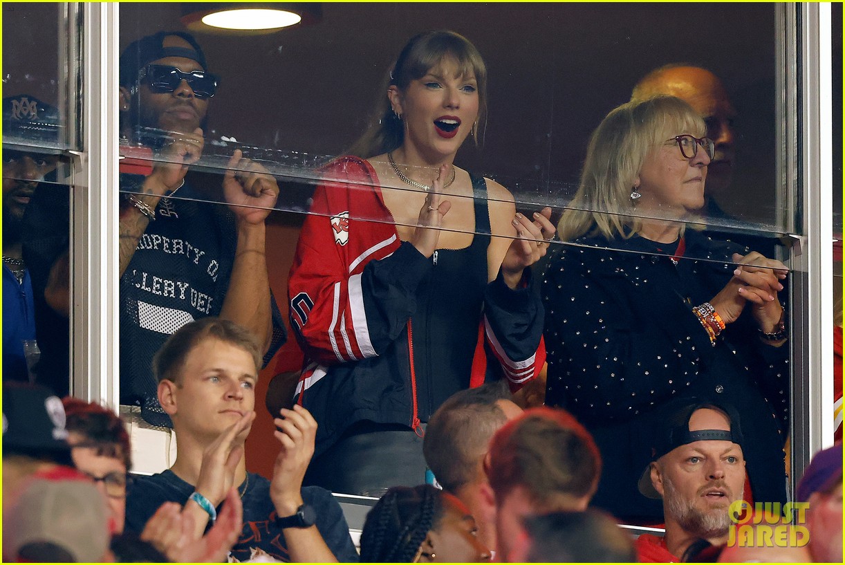 Inside Taylor Swift's Suite at Chiefs Game: Who's Sitting With Her at ...