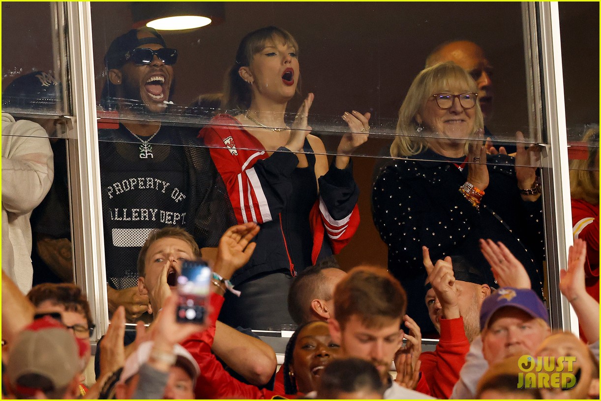 Inside Taylor Swift's Suite at Chiefs Game: Who's Sitting With Her at ...