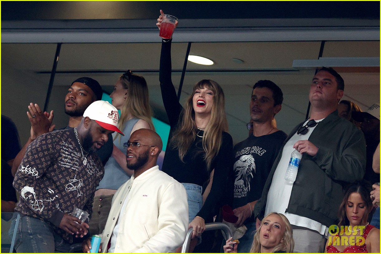 Inside Taylor Swift's NFL Suite: Every Photo, Plus All Guests Sitting ...