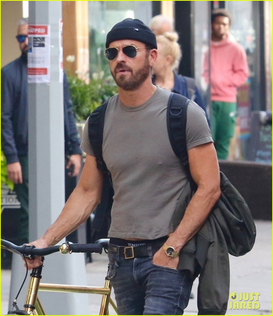 Justin Theroux Spotted Leaving Gym with Girlfriend Nicole Brydon Bloom ...