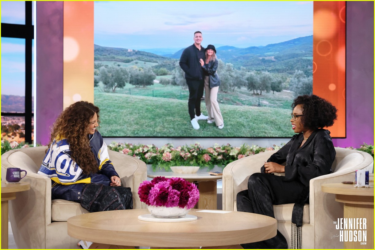 Tori Kelly Gives Update On Health After Collapsing Earlier This Summer: Photo 4976171 | Photos ...