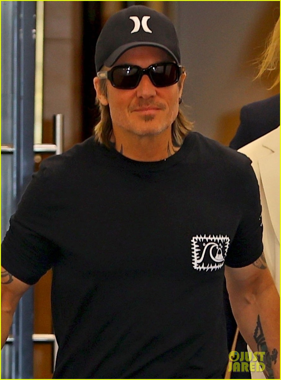 Nicole Kidman & Keith Urban Hold Hands After Landing in Sydney: Photo 4977596 | Keith Urban ...