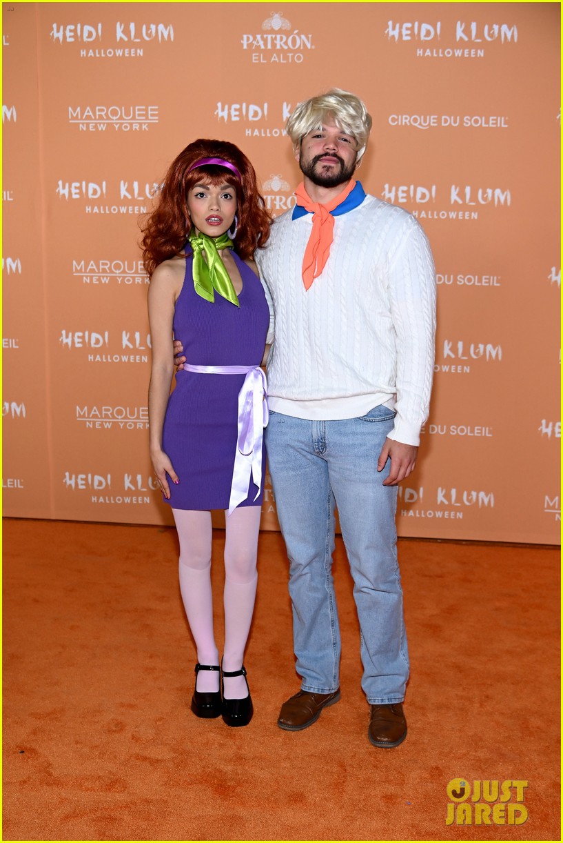 Rachel Zegler & Boyfriend Josh Andrés Rivera Dress Up as Daphne & Fred ...
