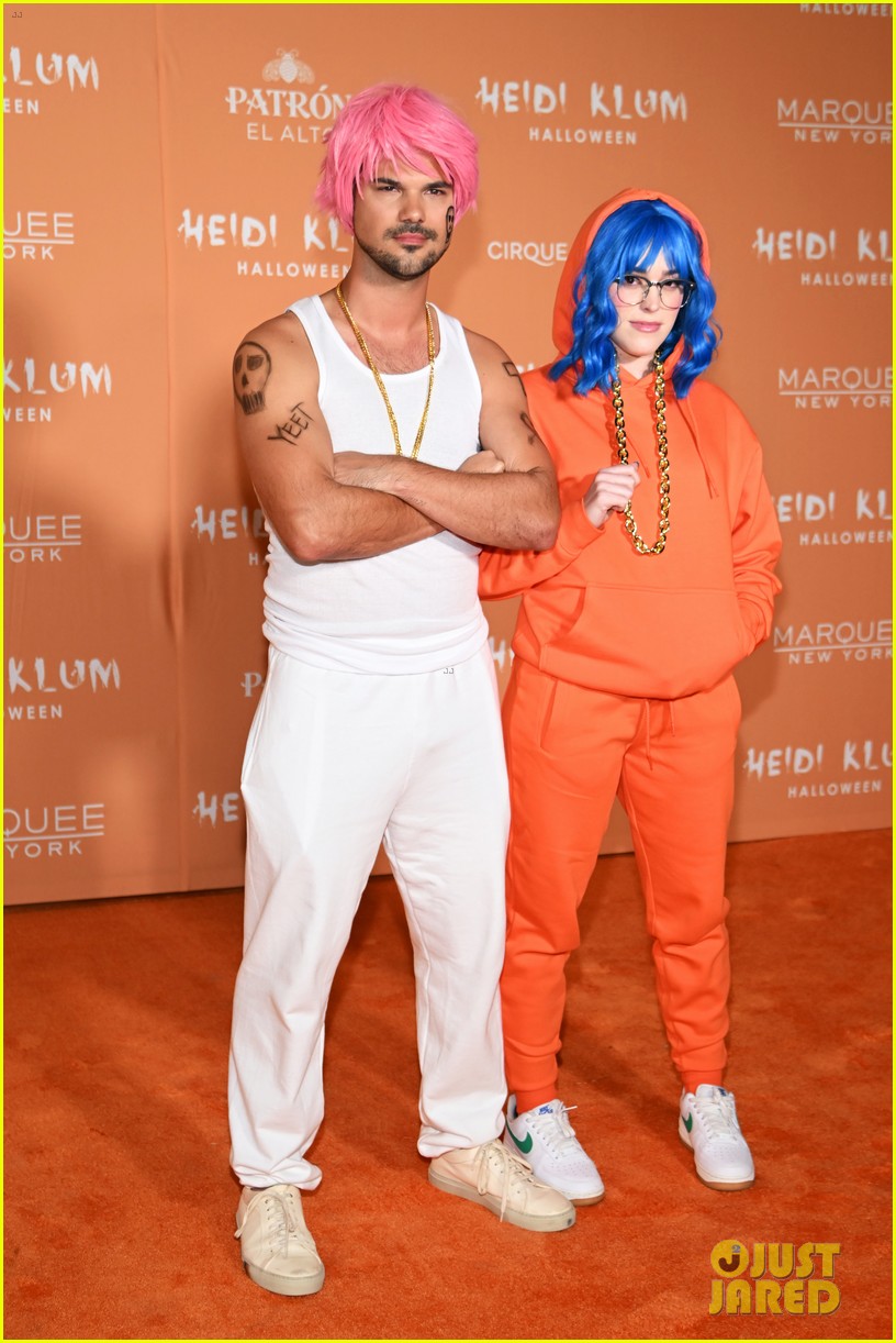 Rachel Zegler & Boyfriend Josh Andrés Rivera Dress Up as Daphne & Fred ...