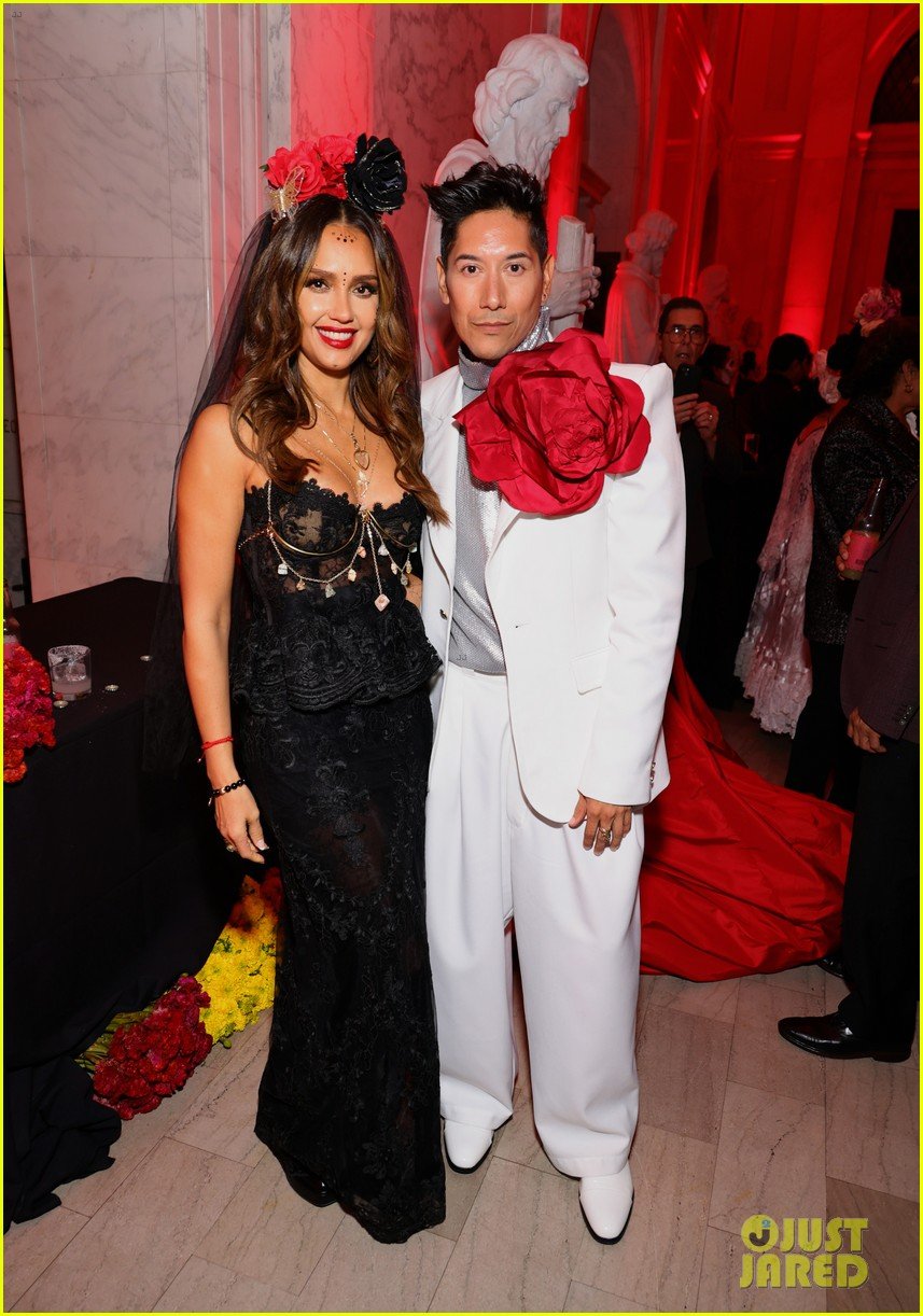 Jessica Alba Dresses Festively for Dia de Muertos Party Thrown By Friend Carlos Eric Lopez ...