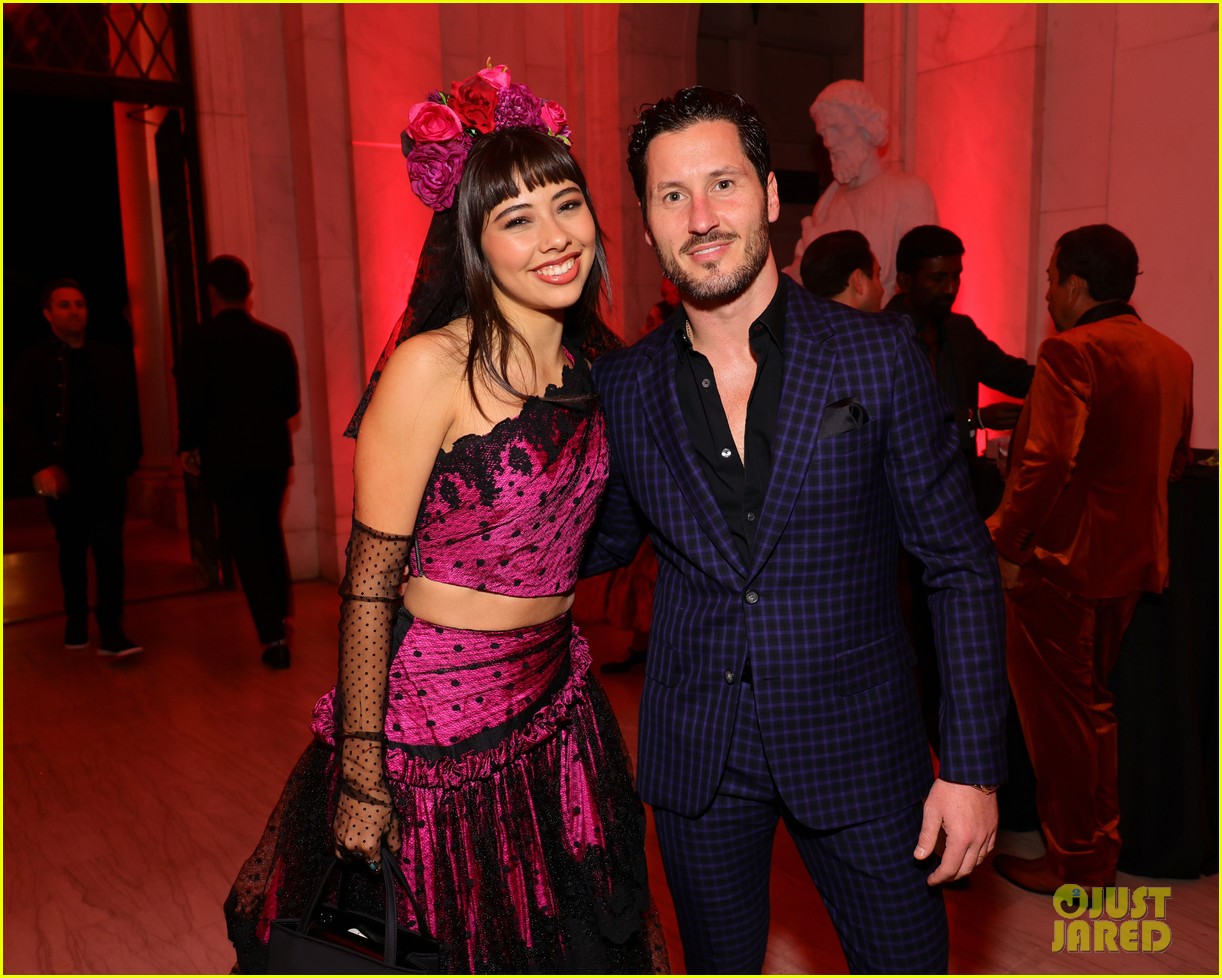 Jessica Alba Dresses Festively for Dia de Muertos Party Thrown By ...