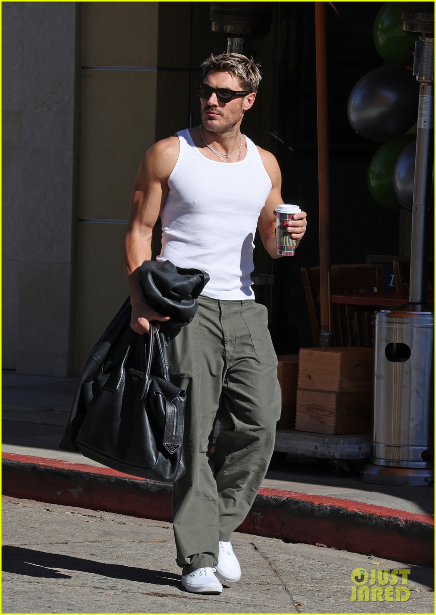 Chris Appleton Steps Out Without Wedding Ring Amid Divorce from Lukas ...