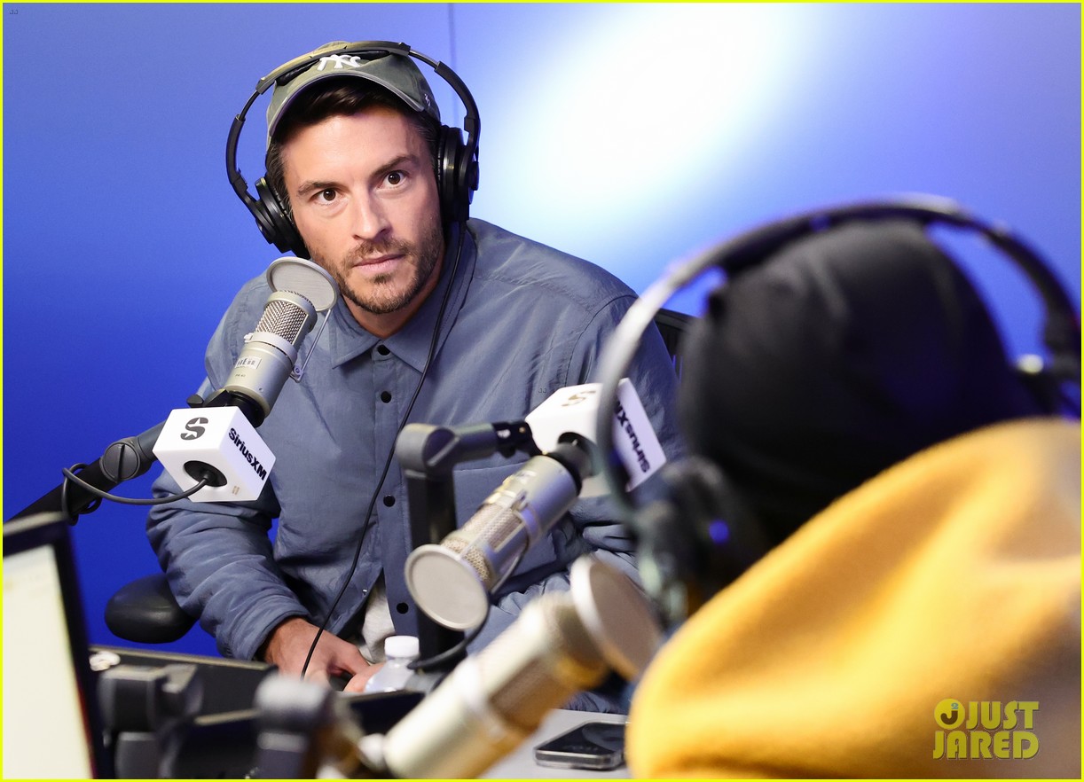 Jonathan Bailey Explains Why He Filmed 'Wicked' Scenes Alone When SAG ...