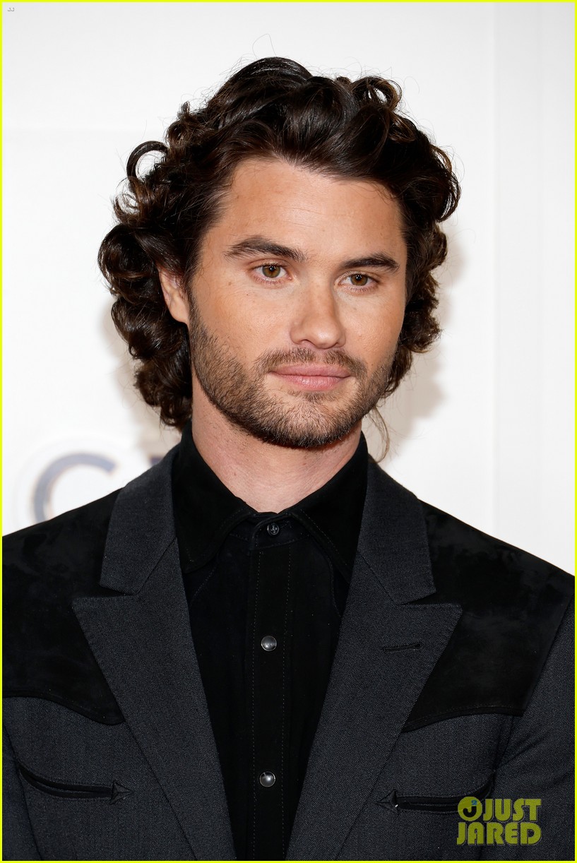 Kelsea Ballerini Cozies Up to Boyfriend Chase Stokes at CMA Awards 2023 ...