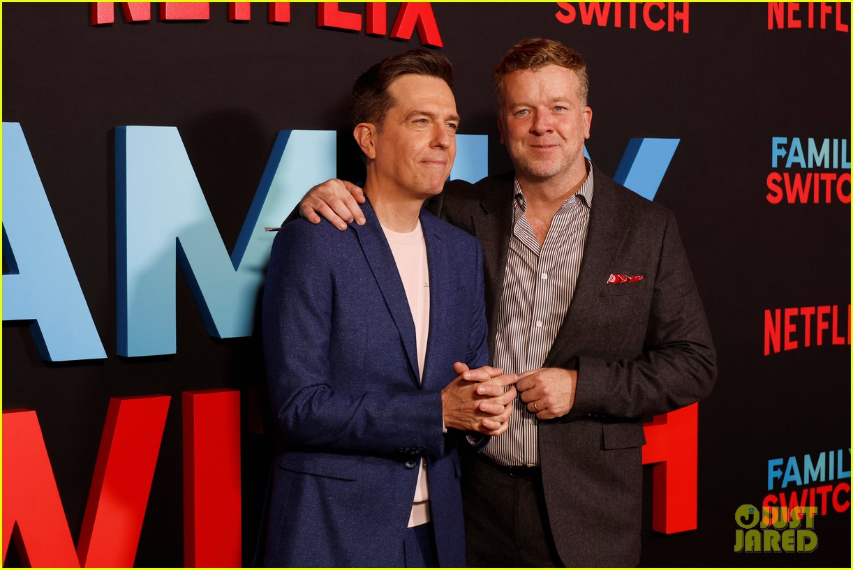 Jennifer Garner & Ed Helms Pose With Their Onscreen Kids at 'Family ...