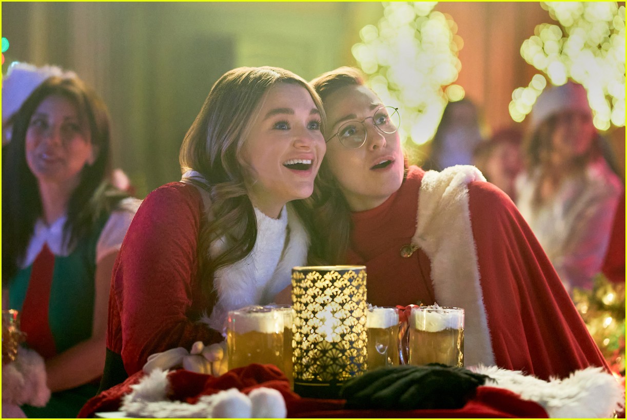 Hallmark Fans Rave About Hunter King's 'The Santa Summit' as Best ...