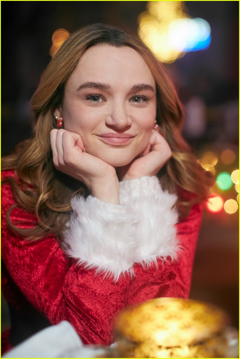 Hallmark Fans Rave About Hunter King's 'The Santa Summit' as Best ...