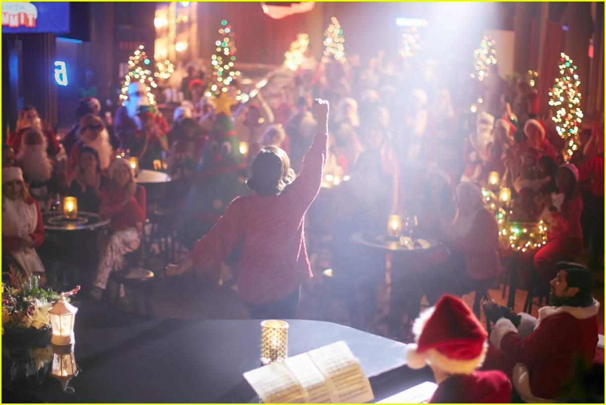 Hallmark Fans Rave About Hunter King's 'The Santa Summit' as Best ...