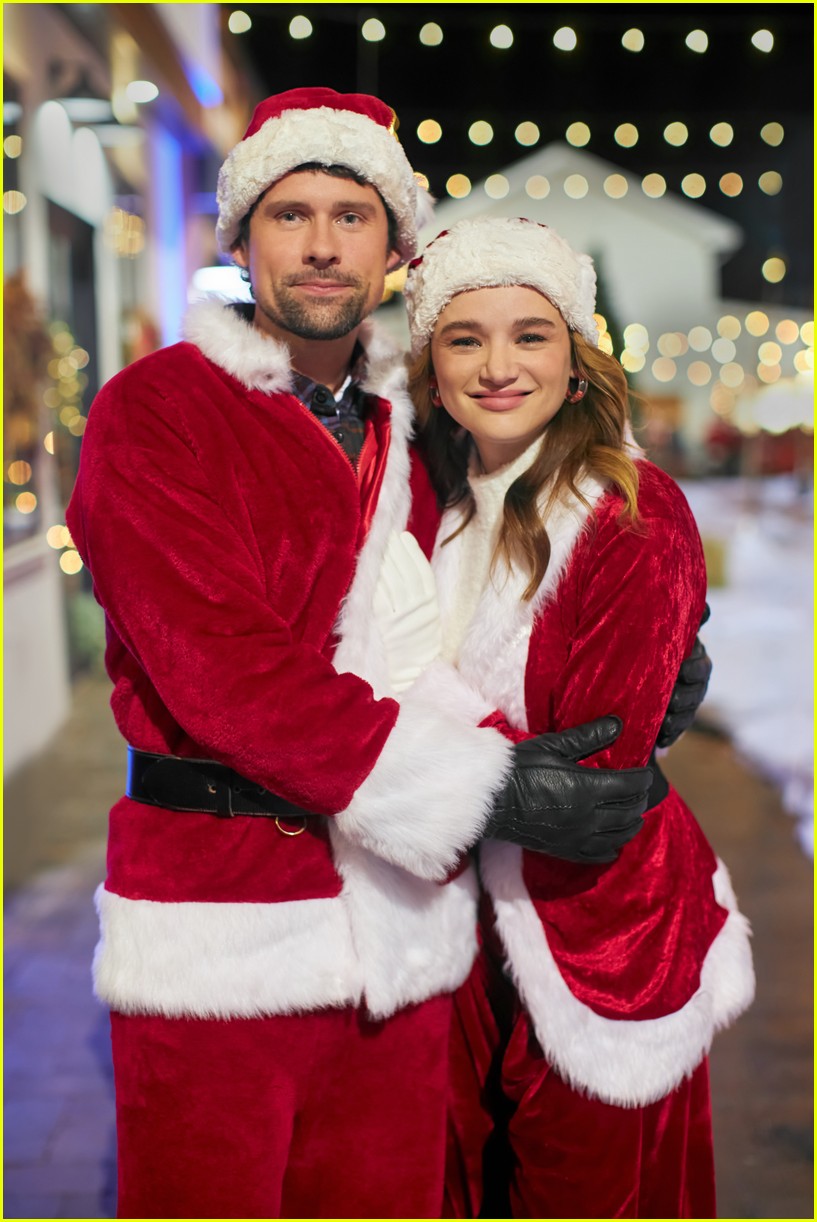 Hallmark Fans Rave About Hunter King's 'The Santa Summit' as Best Christmas Movie of the 2023 ...