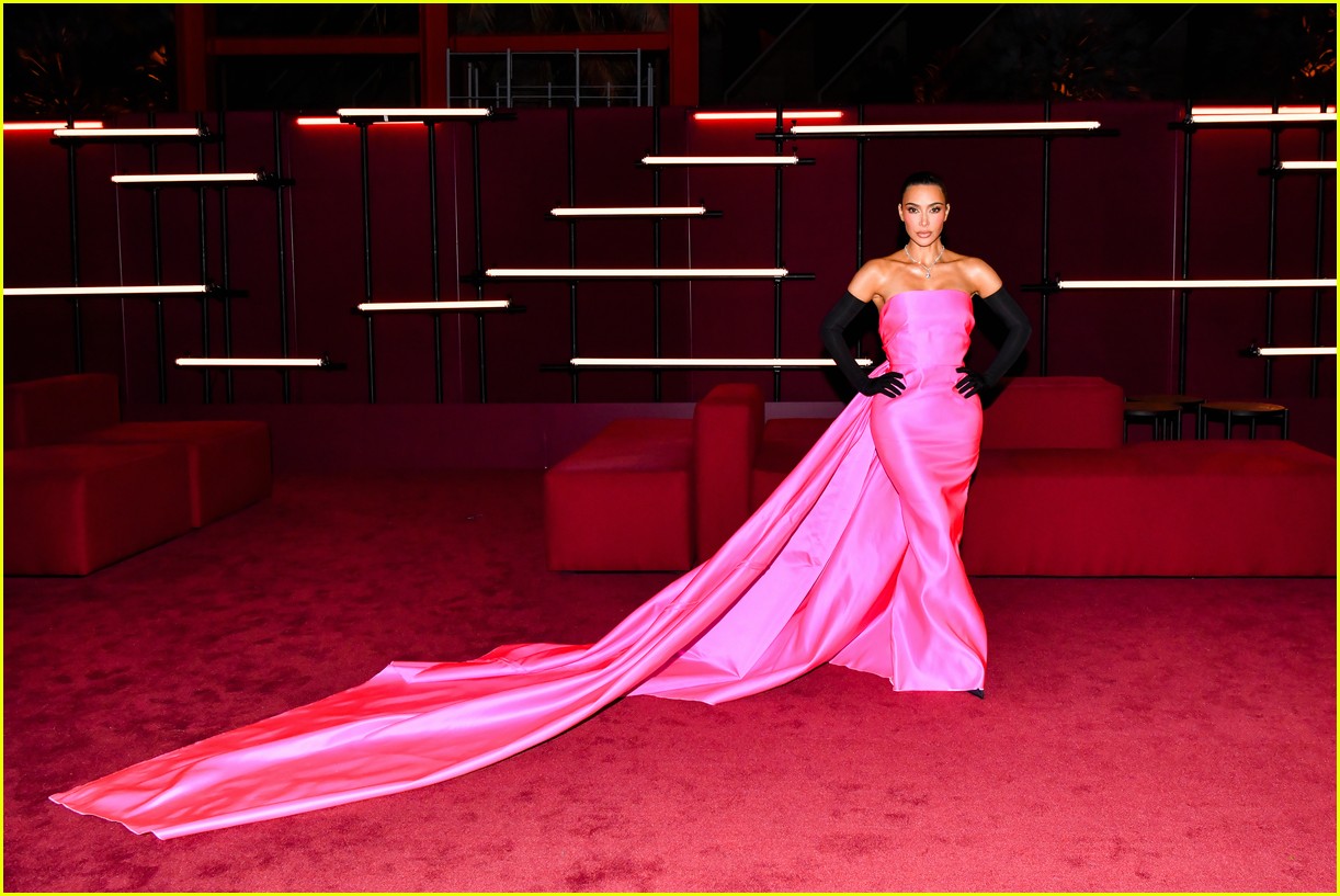 Kim Kardashian Channels Marilyn Monroe in Stunning Pink Gown at LACMA ...