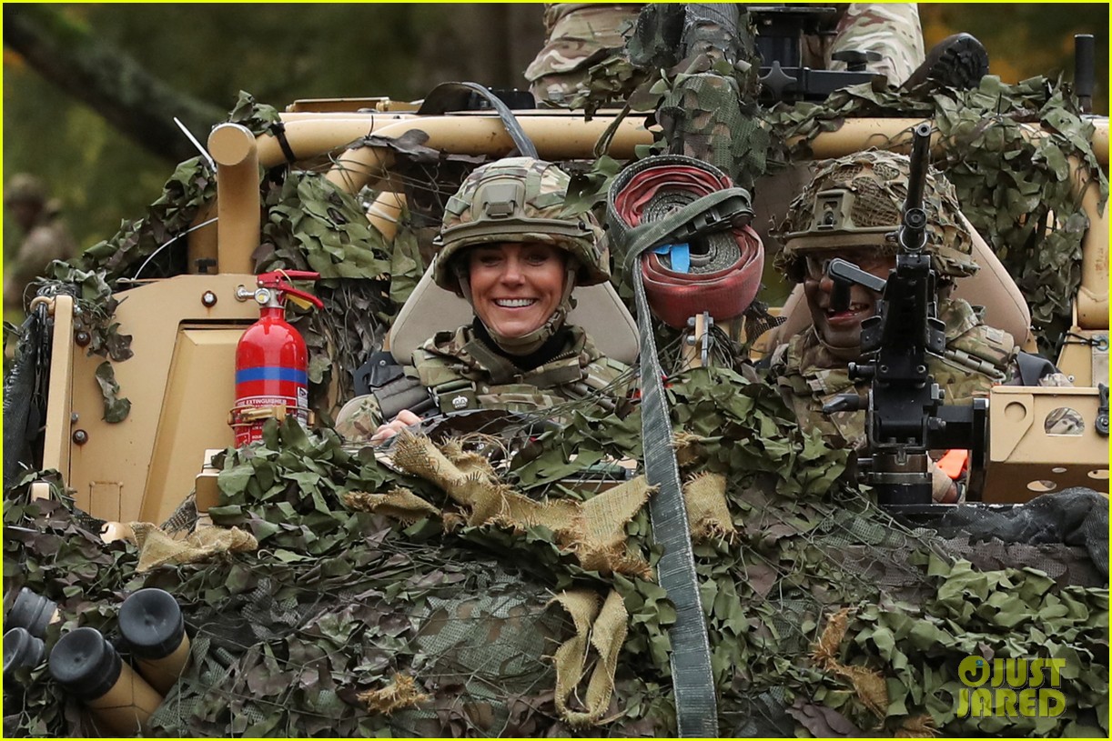 Kate Middleton Wears Full Camouflage Gear for Military Visit: Photo ...