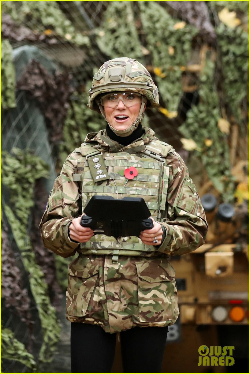 Kate Middleton Wears Full Camouflage Gear for Military Visit: Photo ...