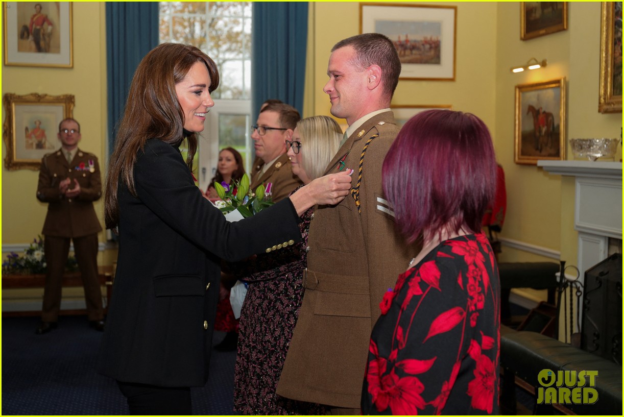 Kate Middleton Wears Full Camouflage Gear for Military Visit: Photo ...