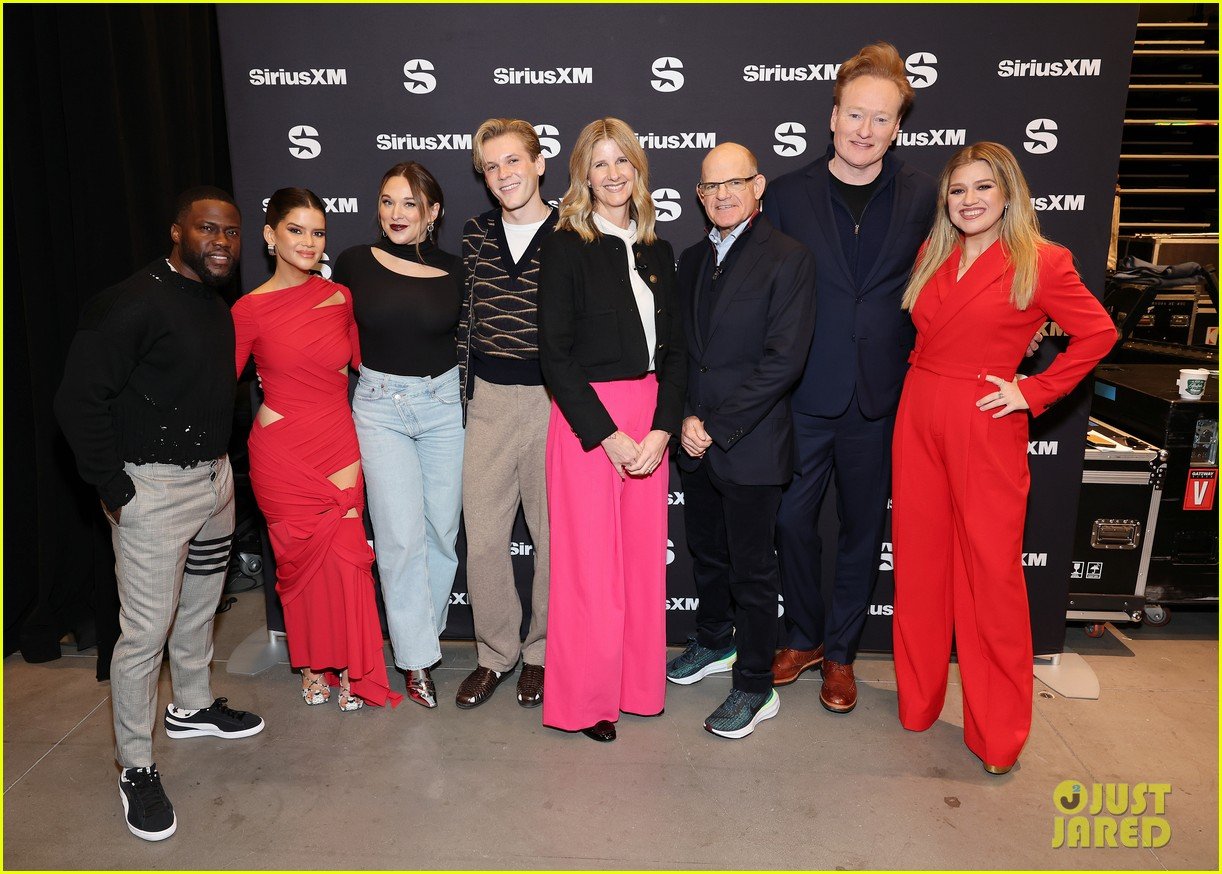 Kelly Clarkson & Maren Morris Heat Things Up in Red-Hot Outfits During ...