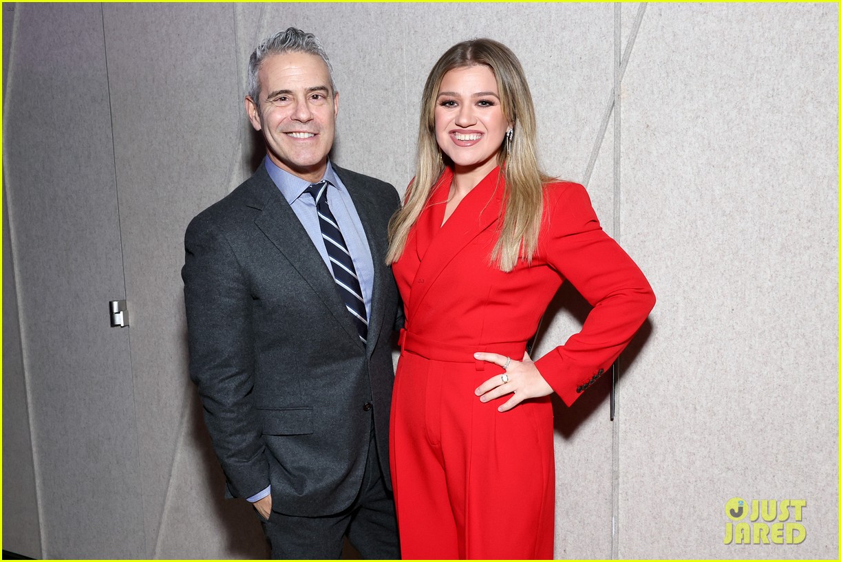 Kelly Clarkson & Maren Morris Heat Things Up in Red-Hot Outfits During ...