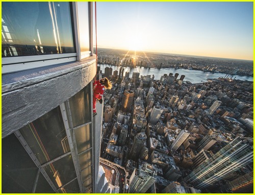 Jared Leto Climbs Empire State Building to Announce Thirty Seconds to ...