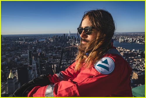 Jared Leto Climbs Empire State Building to Announce Thirty Seconds to ...