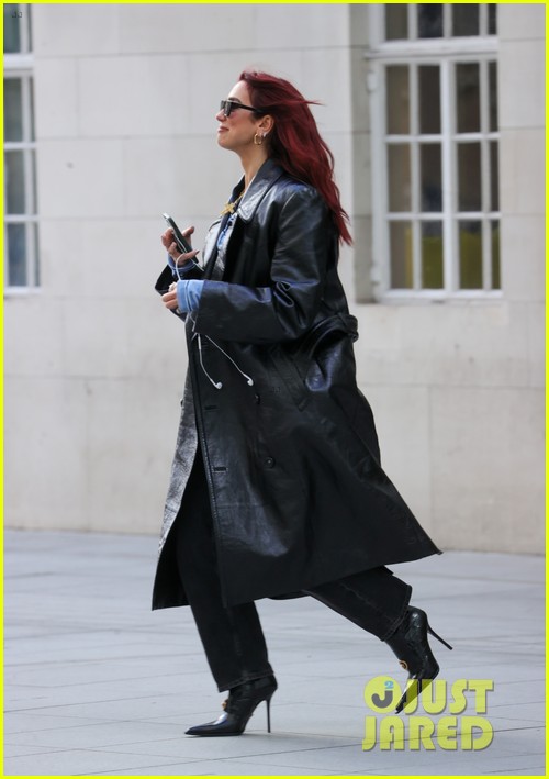 Dua Lipa Gives First Listen of New Single 'Houdini' to Fans on the ...