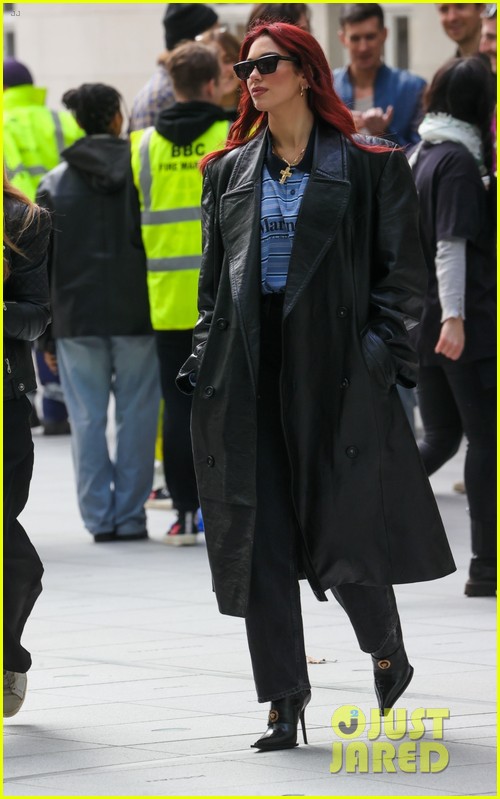 Dua Lipa Gives First Listen of New Single 'Houdini' to Fans on the ...