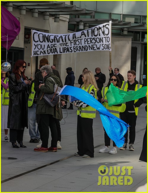 Dua Lipa Gives First Listen of New Single 'Houdini' to Fans on the ...