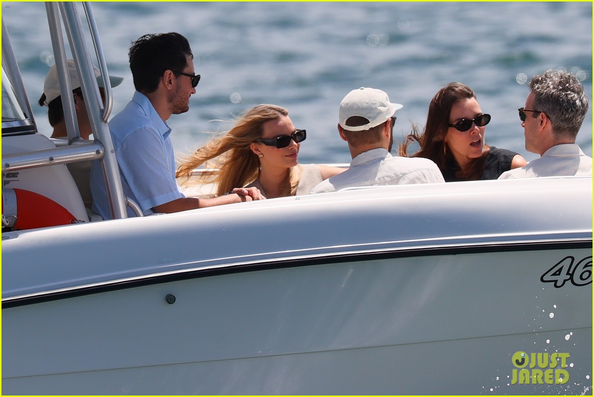 Margot Robbie & Husband Tom Ackerley Look So Cute Together in New ...