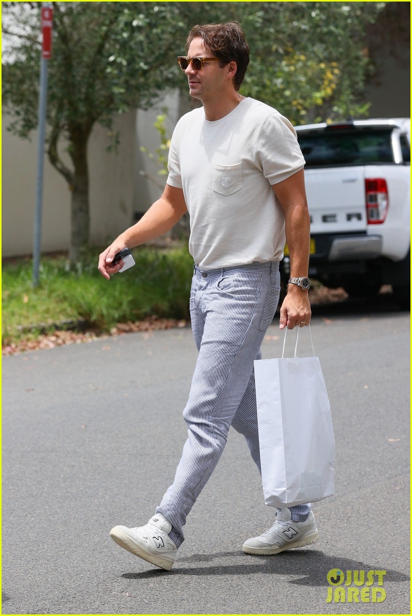 Margot Robbie & Husband Tom Ackerley Look So Cute Together in New ...