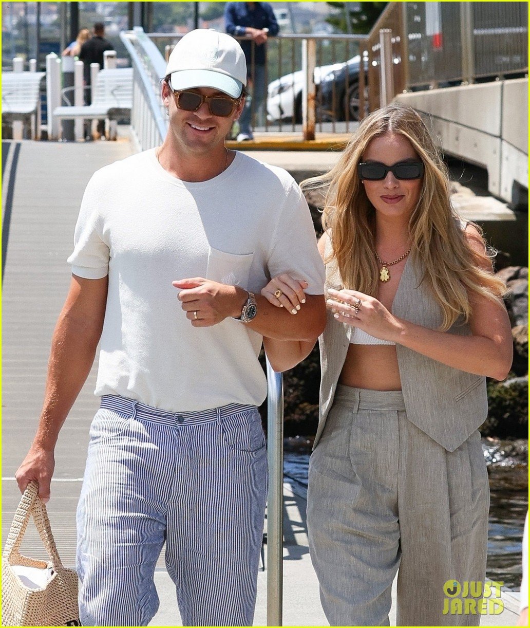 Margot Robbie & Husband Tom Ackerley Look So Cute Together in New ...
