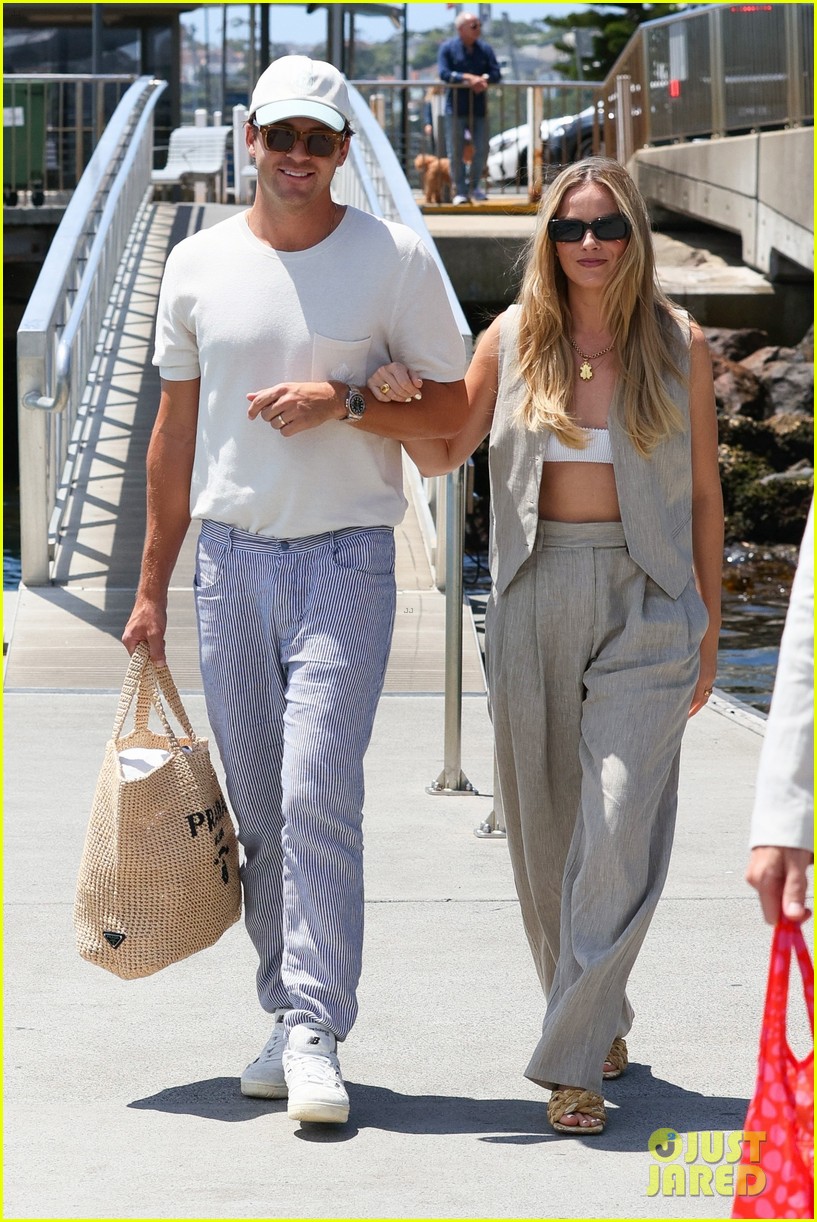 Margot Robbie & Husband Tom Ackerley Look So Cute Together in New ...