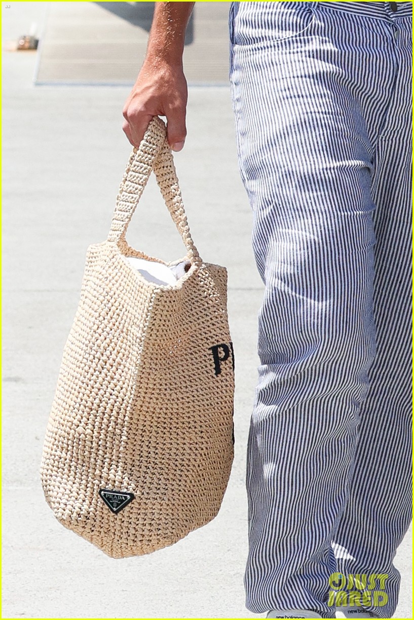 Margot Robbie & Husband Tom Ackerley Look So Cute Together in New ...