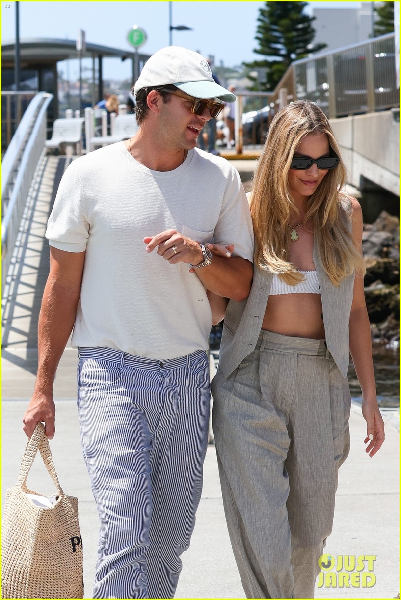 Margot Robbie & Husband Tom Ackerley Look So Cute Together in New ...