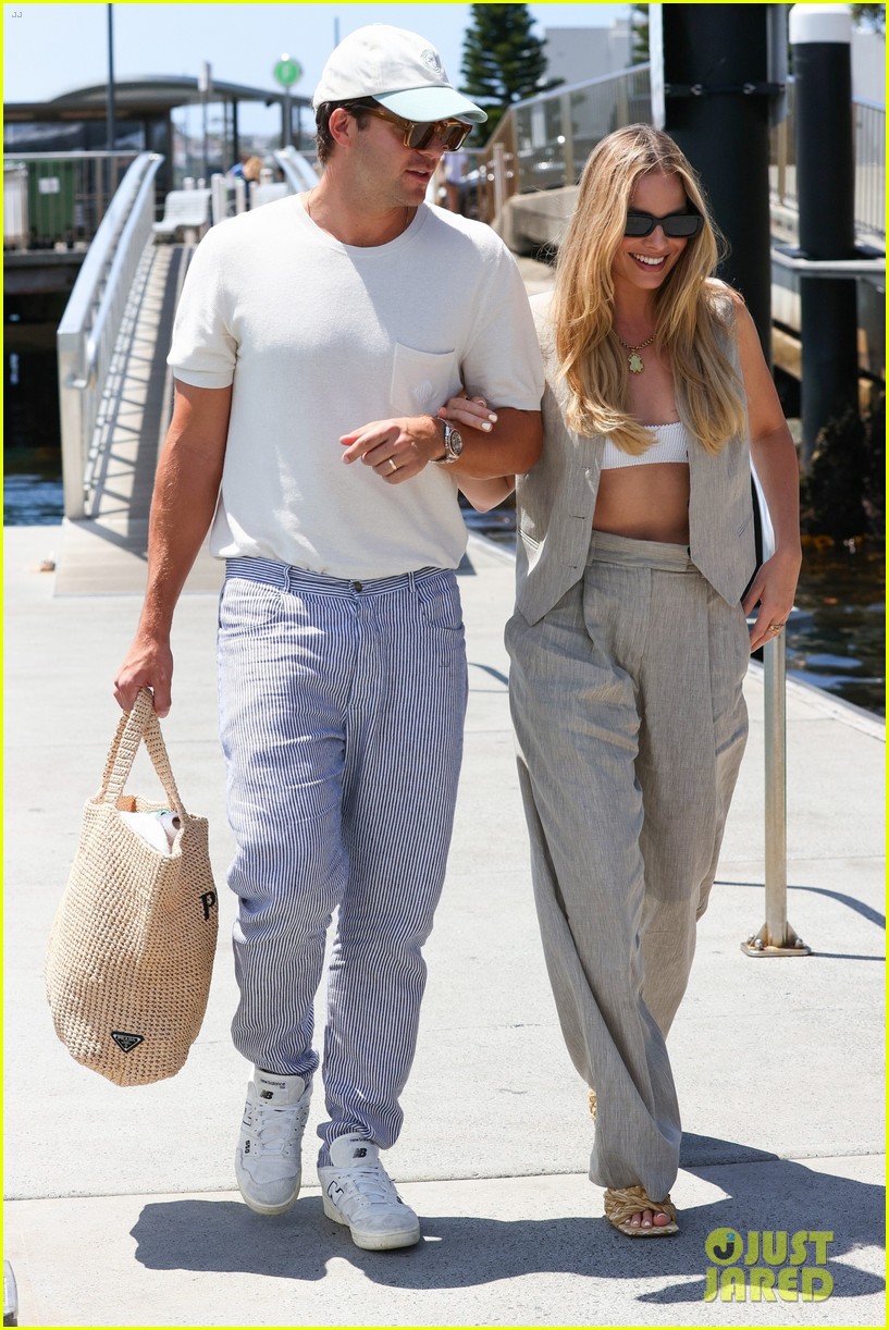 Margot Robbie & Husband Tom Ackerley Look So Cute Together in New ...