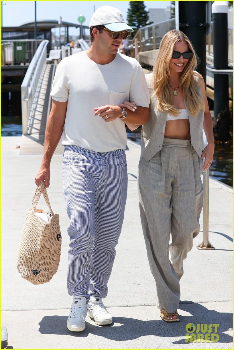 Margot Robbie & Husband Tom Ackerley Look So Cute Together in New ...