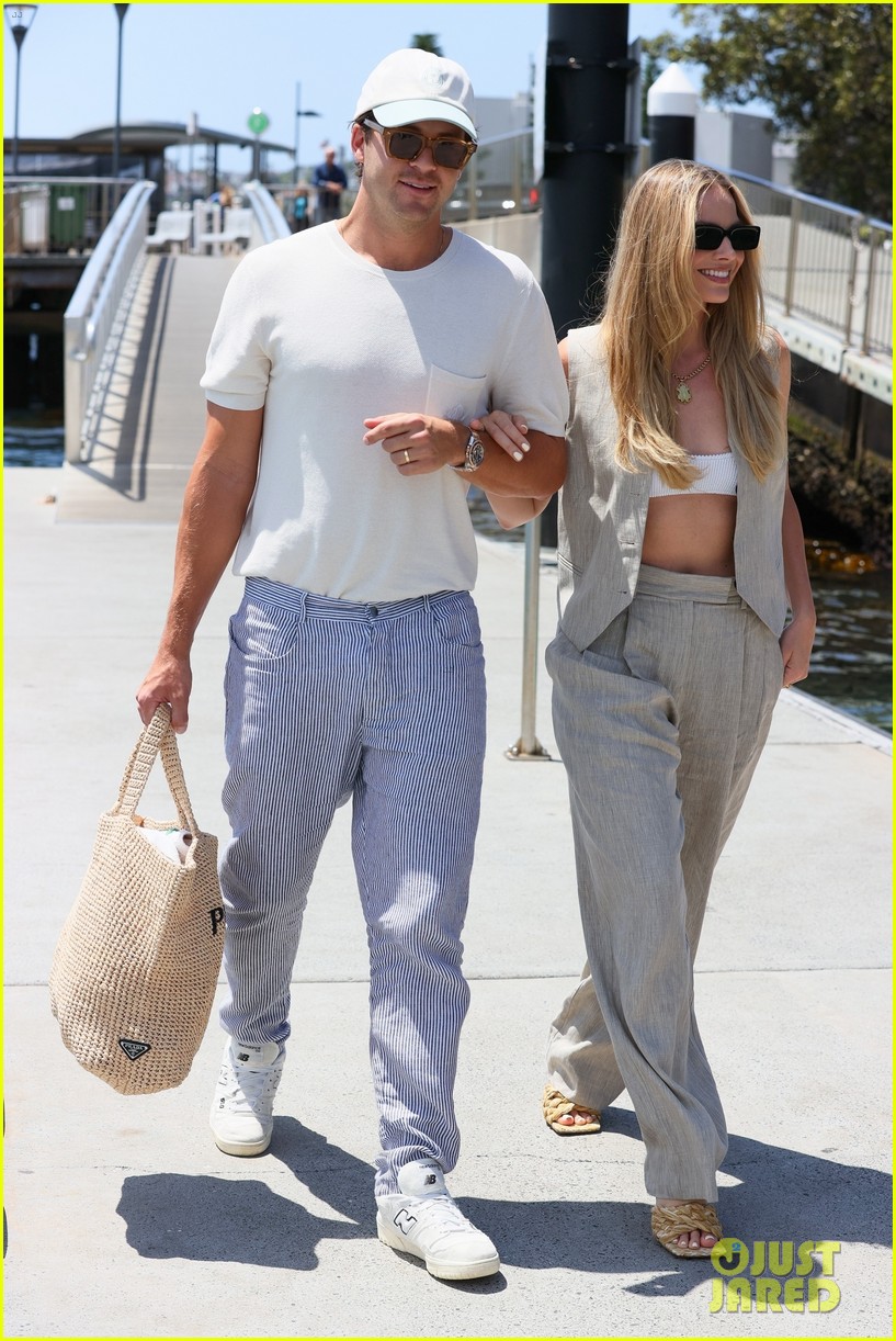 Margot Robbie & Husband Tom Ackerley Look So Cute Together in New ...