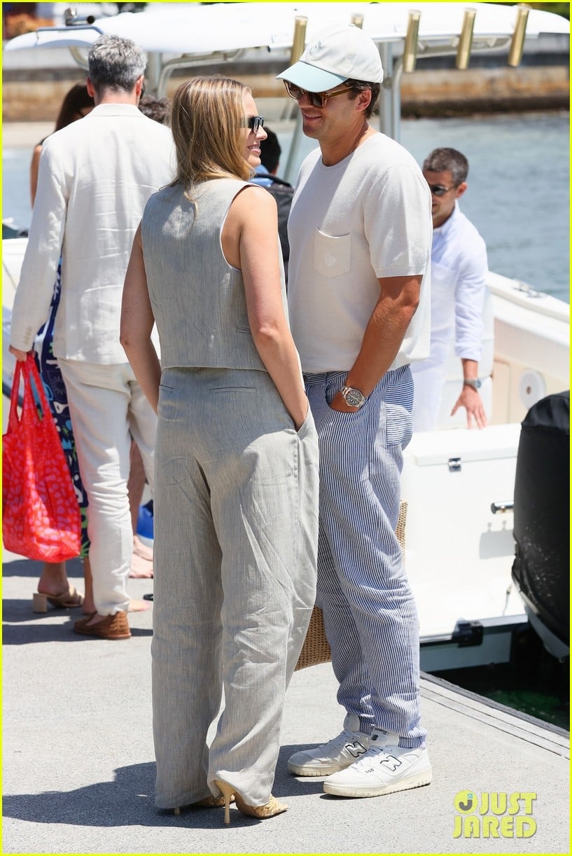 Margot Robbie & Husband Tom Ackerley Look So Cute Together in New ...